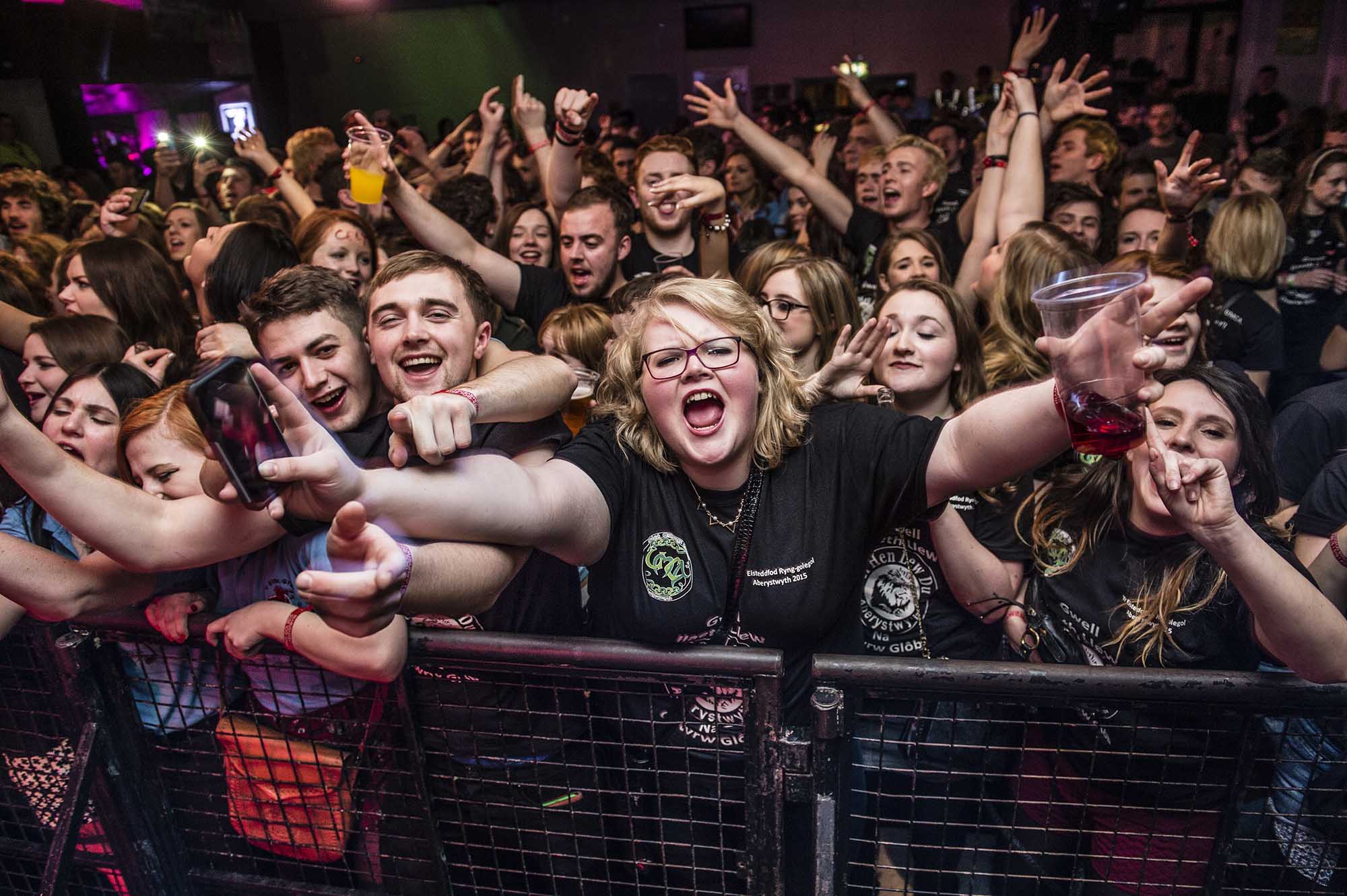 Tips On Communicating With Gen Z From Someone Who Has First-Hand ...